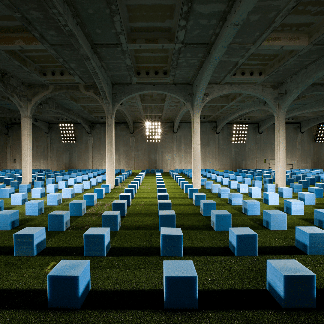 LES TERRITOIRES SCÉNIQUES DE PRADA