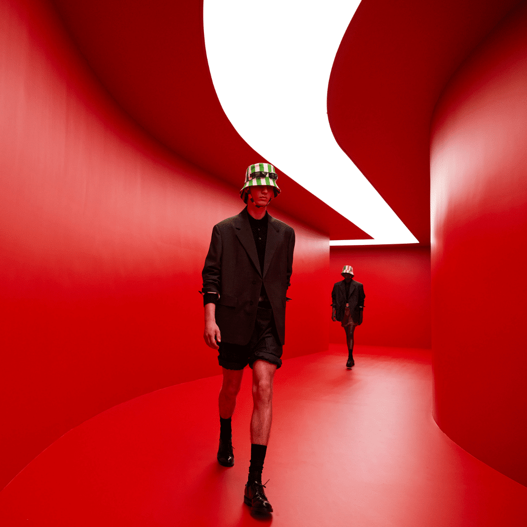 LES TERRITOIRES SCÉNIQUES DE PRADA