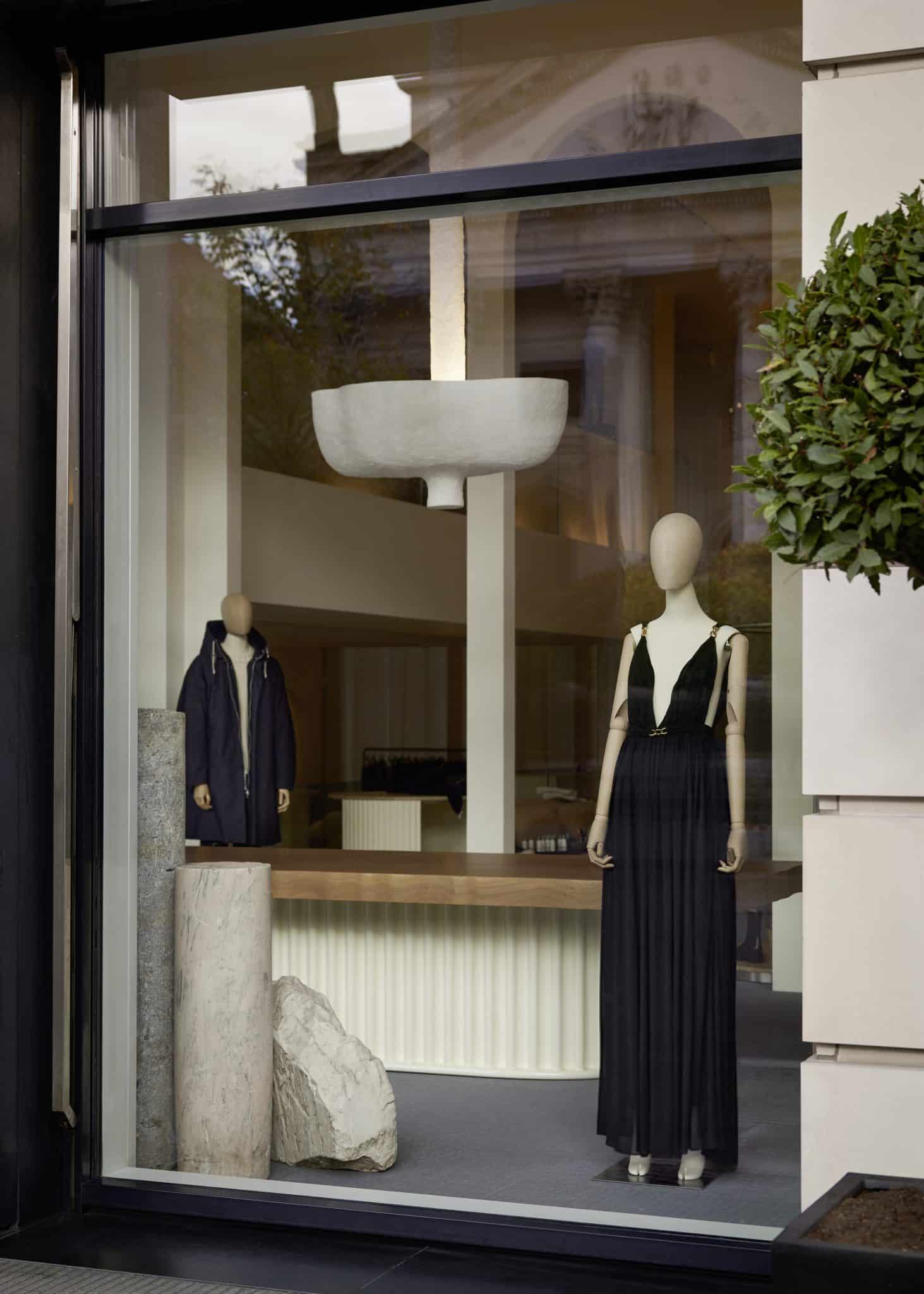 THE SQUARE PAR PIERRE AUGUSTIN ROSE - ACUMEN 31