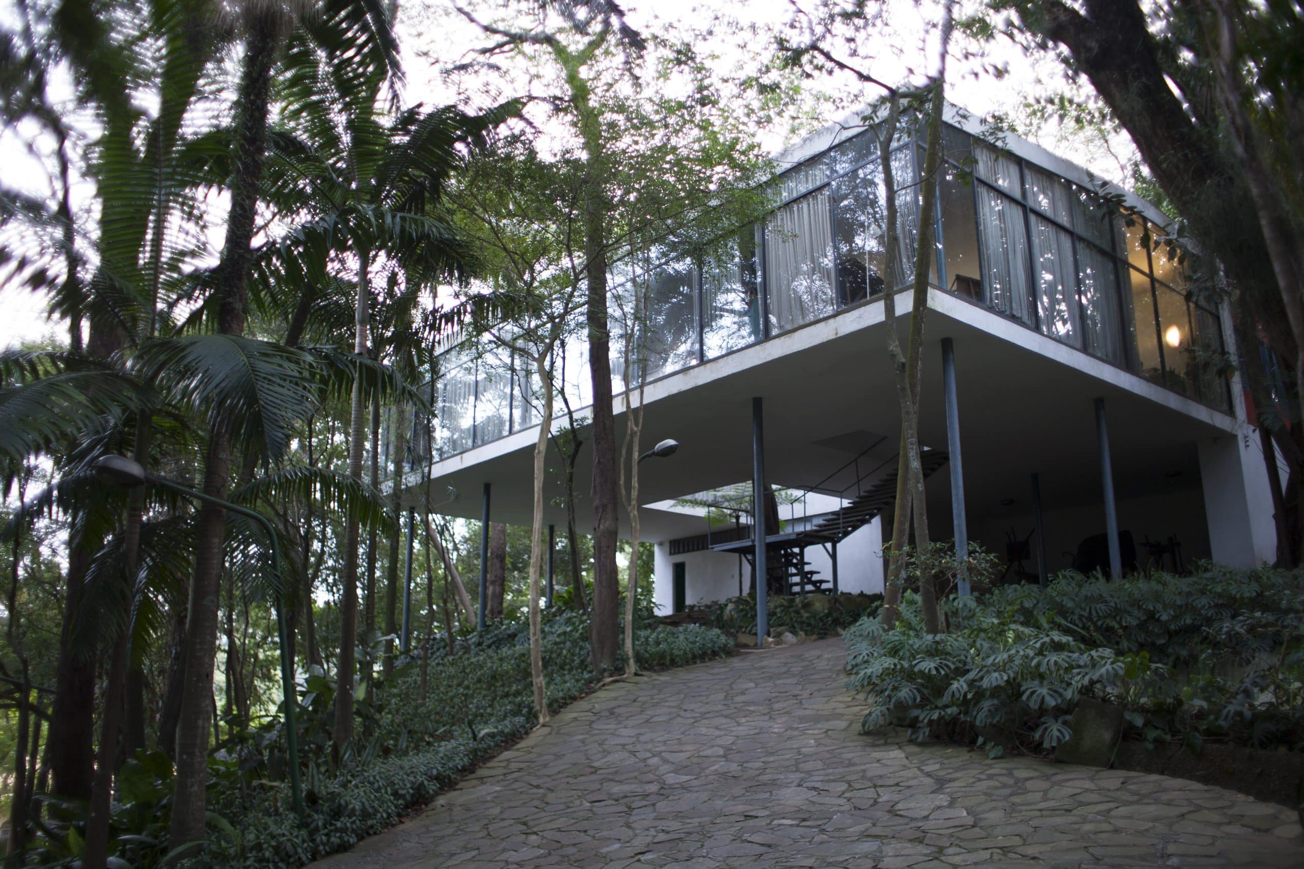 DIETRO IL VETRO, LINA BO BARDI - ACUMEN 31