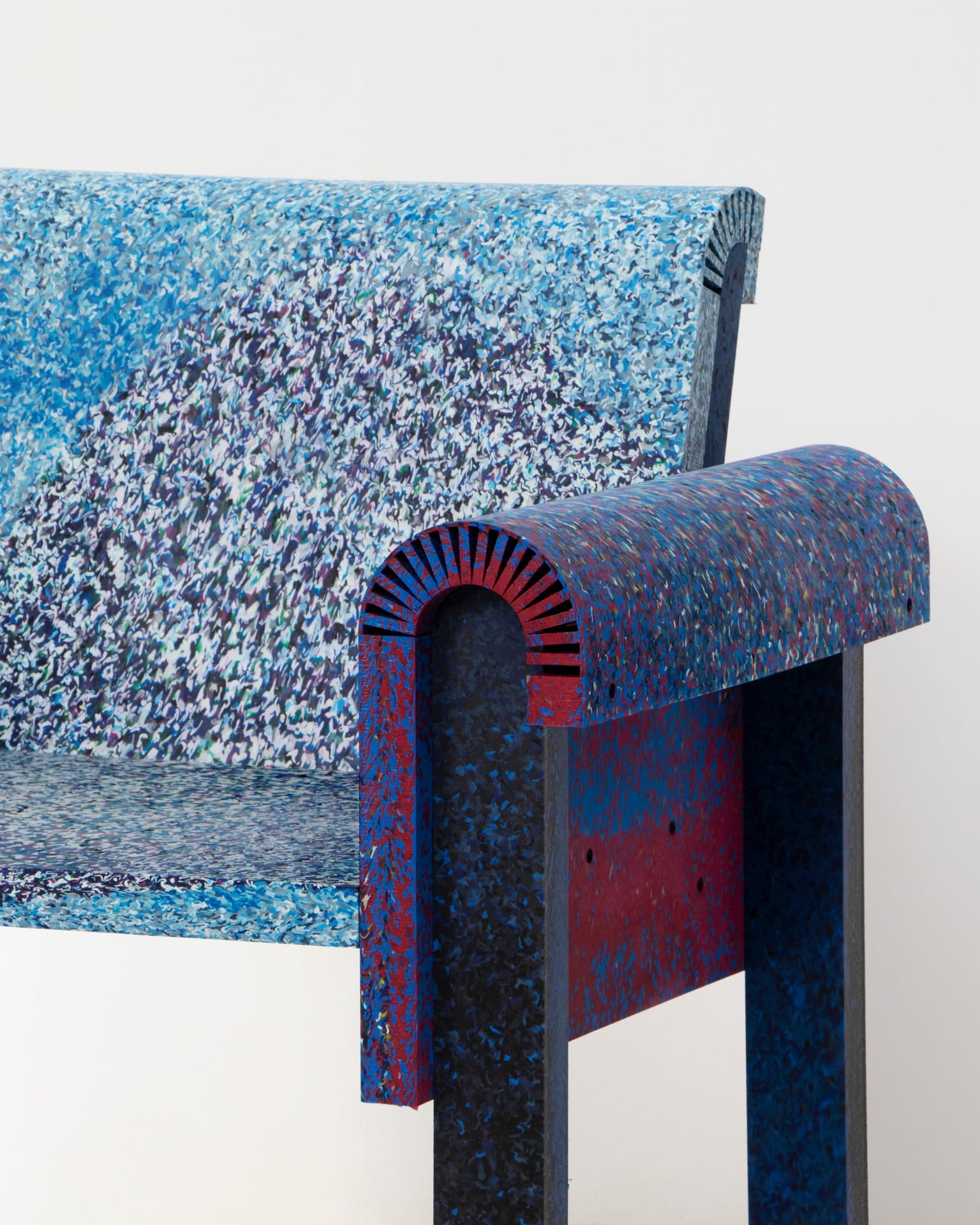 « Kerf Plastic », l’étonnante collection design de Kuo Duo - Galerie Joseph